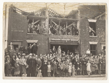 Fascinating Photograph During the Blitz – London 1940 | Photographs Forever